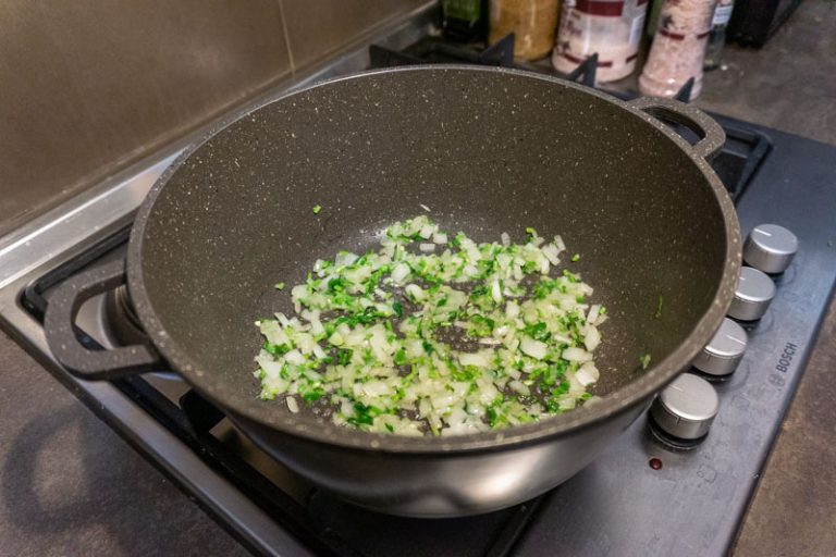Chashushuli Recipe (Ostri): Spicy Georgian Mushroom Stew - No Frills ...